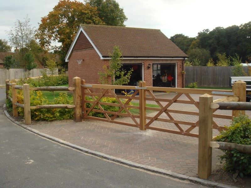 Wooden Driveway Gates in Oxfordshire |Trentwood Fencing